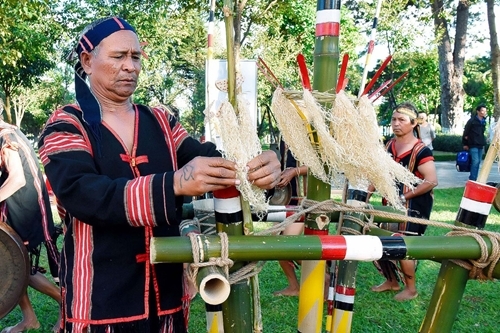 ពិធីបុណ្យសែនផ្ទះវប្បធម៌ Rong ថ្មីរបស់ជនជាតិ Gia Rai